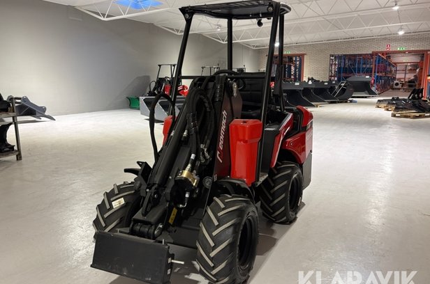 Kompaktlastare Neomach Nova X30 med skopa och säljes i Mark | Blocket