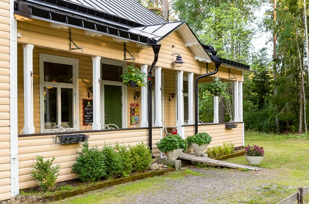 Axbergs-Mogetorp, norr om Örebro. Värdshus eller bostad. säljes i ...