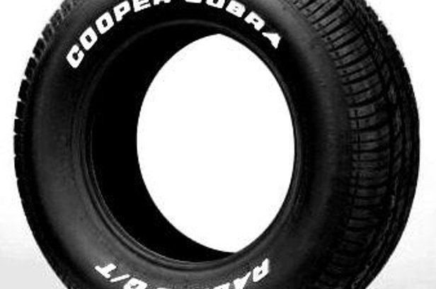 Däck Cooper Cobra GT med vit text säljes i Linköping | Blocket