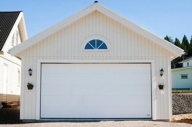 Garageport 5 meter bred säljes i Flera platser | Blocket