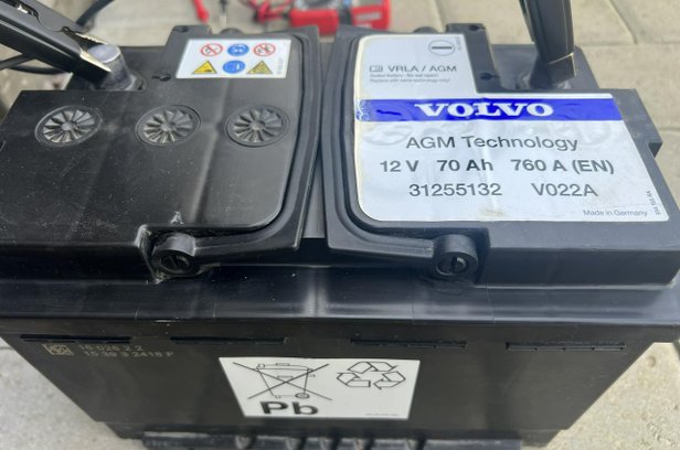 AGM Bilbatteri Volvo Orginal säljes i Götebo - såld eller borttagen