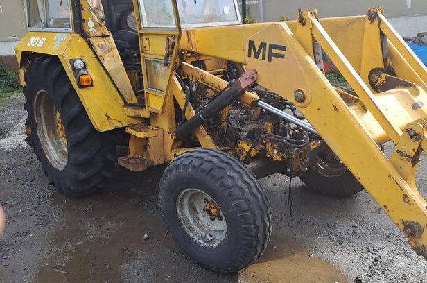 MF 50B traktor grävare säljes i Ljusnarsberg - såld eller borttagen