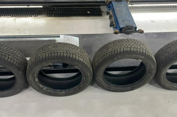 Vinterdäck Continental 215/55 R17 säljes i Ka - såld eller borttagen