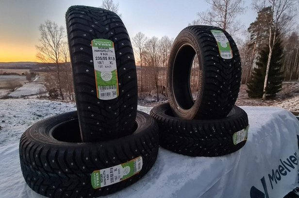 4 Styck Nokian hakkapelitta dubbdäck 235/55-1 - såld eller borttagen 4 Styck Nokian hakkapelitta dubbdäck 235/55-1 - såld eller borttagen