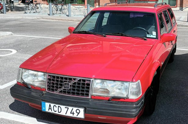 Volvo 940 Volvo 945 Röd kombi säljes i Nacka - såld eller borttagen