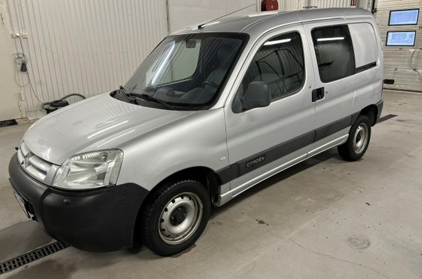 Citroën Berlingo Skåpbil med dragkrok säljes - såld eller borttagen