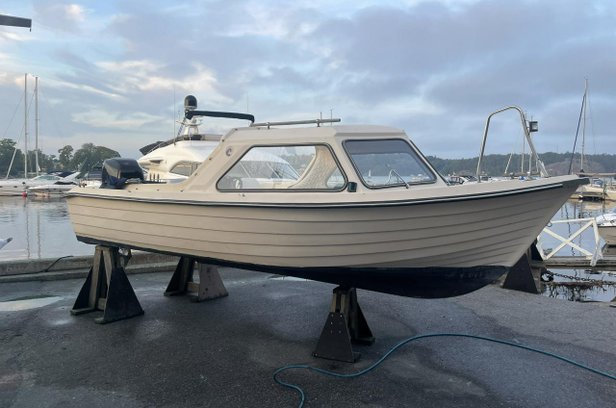 Uttern 560 HT utan motor säljes i Nacka | Blo - såld eller borttagen