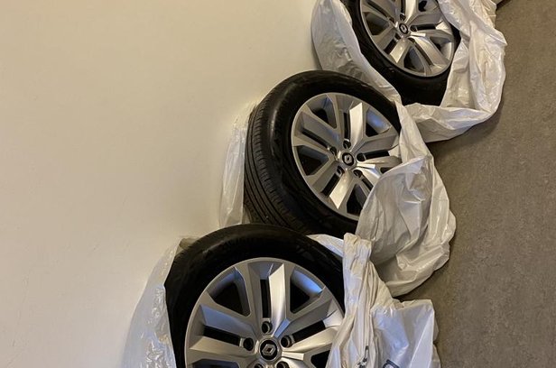 Sommardäck på fälg Renault 215/60 R17 Contine - såld eller borttagen