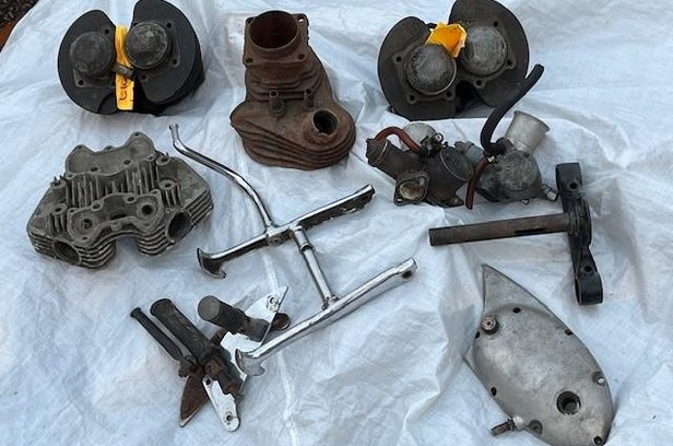 Triumph mc-delar säljes säljes i Strängnäs | - såld eller borttagen