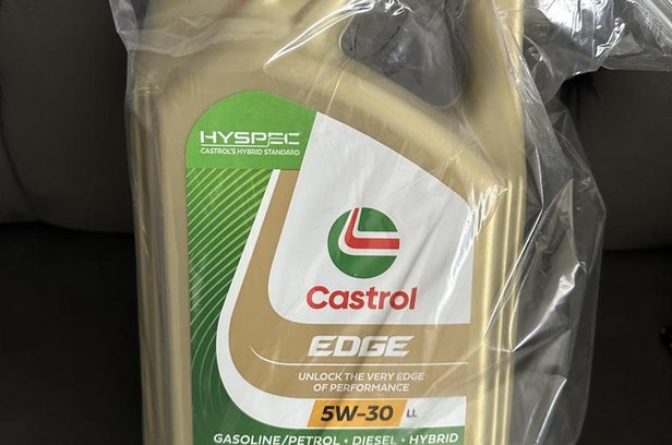 Motorolja CASTROL Total 5W 30 / motorolja To - såld eller borttagen