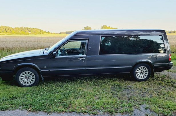 Volvo 940 Likbil begravningsbil säljes i Enkö - såld eller borttagen