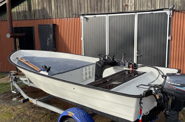 Crescent 425 ink 80-trailer fiskebåt säljes i - såld eller borttagen