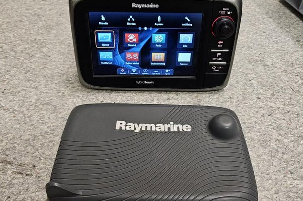 Raymarine E7. Hybridtouch, Bluetooth, wifi mm - såld eller borttagen