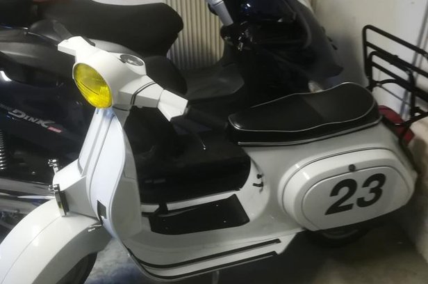 Vespa Piaggio PK 80s säljes i Göteborgs stad - såld eller borttagen