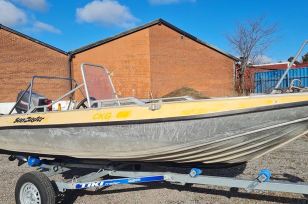 Buster Sun R, Tohatsu 25hk 2004 säljes i Nykö - såld eller borttagen