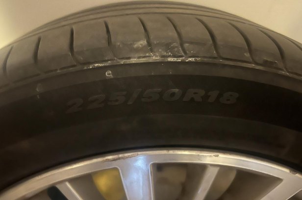 komplett däck och fälgar 225/50/r18 säljes - såld eller borttagen