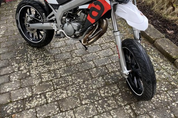 Aprilia sx50 2016 crossmoppe säljes i Kungälv - såld eller borttagen
