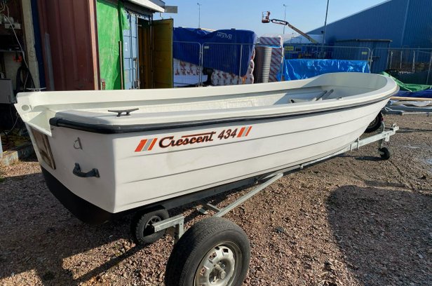 Crescent 434 Utan motor säljes i Västerås | - såld eller borttagen