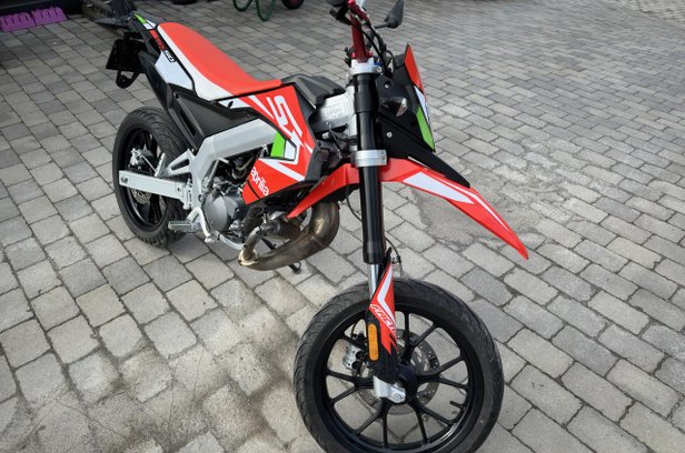 Aprilia SX50 Factory 2020 säljes på Ekerö | B - såld eller borttagen