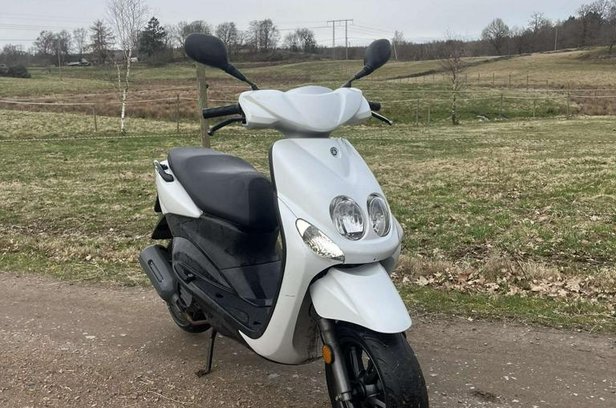 vit yamaha Eu moped klass 1 säljes i Ängelho - såld eller borttagen