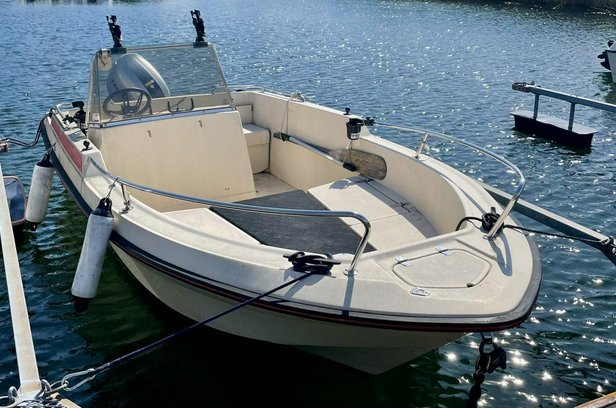 Uttern 5001 styrpulpet, Honda 60 hp 2018. säl - såld eller borttagen