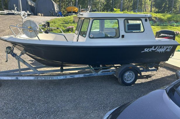 Uttern 5000 AC med 60 hk mercury fyrtakt säl - såld eller borttagen