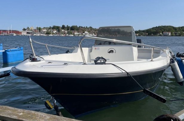 Uttern 5001 med Yamaha 60 hk ink 80-trailer - - såld eller borttagen