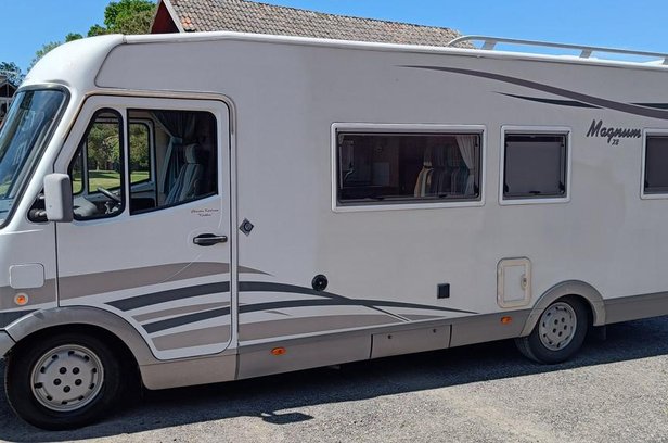 Helintegrerad husbil B-kort. säljes i Katrine - såld eller borttagen