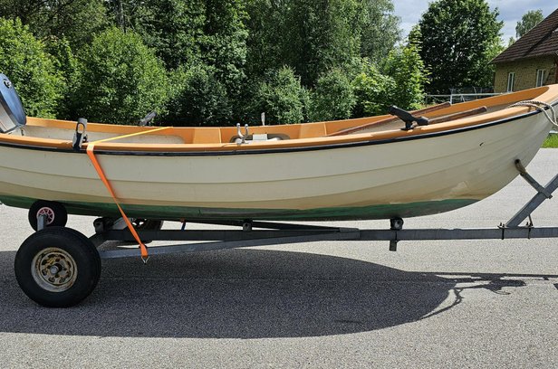 Crescent 430 båt + Yamaha 4hk + 30 trailer sä - såld eller borttagen