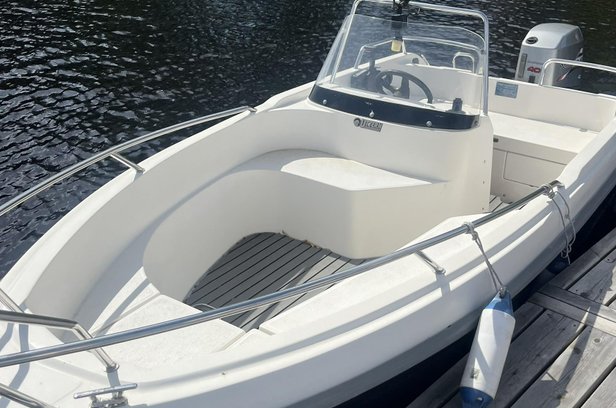 Uttern 4602 Exclusive - 40hk säljes i Gislave - såld eller borttagen