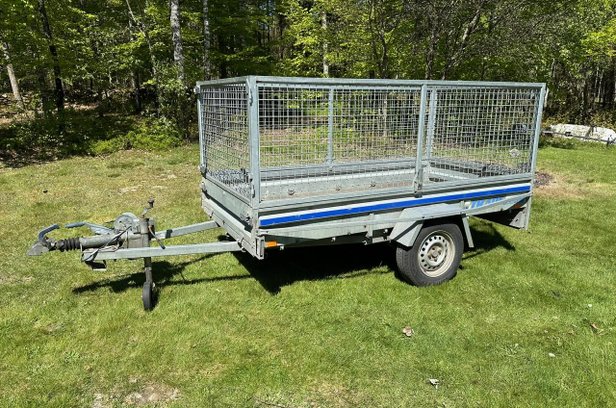 Bromsad släpvagn med galler L850 säljes i Kri - såld eller borttagen Bromsad släpvagn med galler L850 säljes i Kri - såld eller borttagen