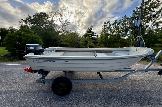 Crescent 434 med Yamaha 20hk säljes i Tanum - såld eller borttagen