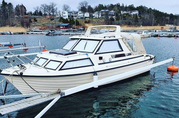 Uttern 6300.-86 med Mercury 125hk -99 säljes - såld eller borttagen