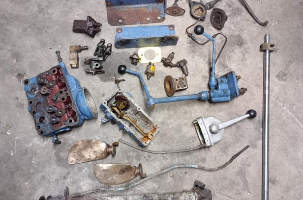 Sabb diesel 2H / 1G reservdelar säljes i Båst - såld eller borttagen