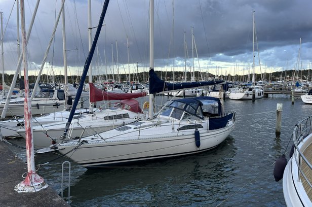 Compis 97, sittbrunnskapell, nyare motor, självslående fock säljes i ...