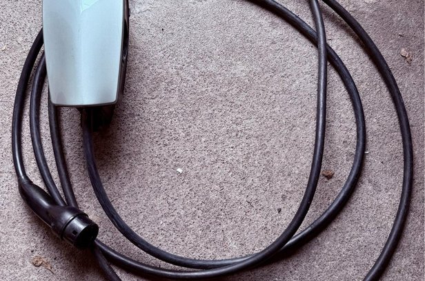 Tesla Wall Connector gen 1 säljes i Stockholm - såld eller borttagen