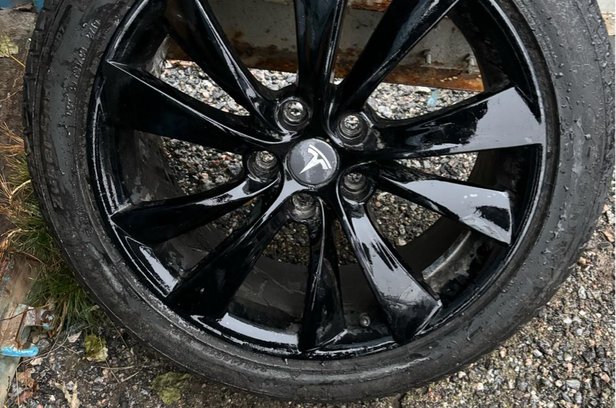 TESLA MODEL S VINTER HJUL 19” säljes i Haning - såld eller borttagen