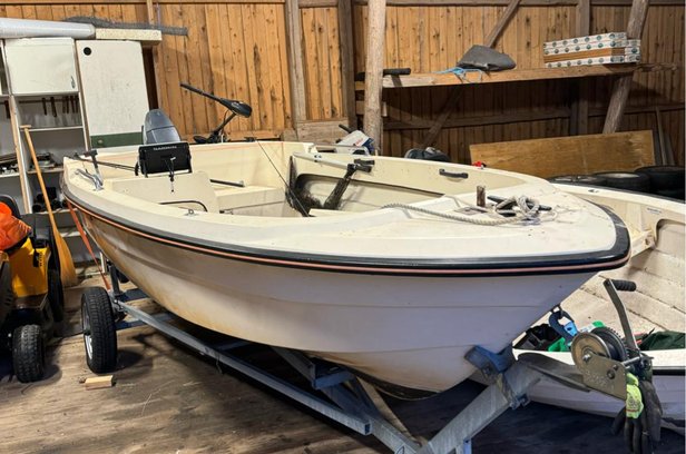 Uttern 4501 säljes i Kil | Blocket - såld eller borttagen