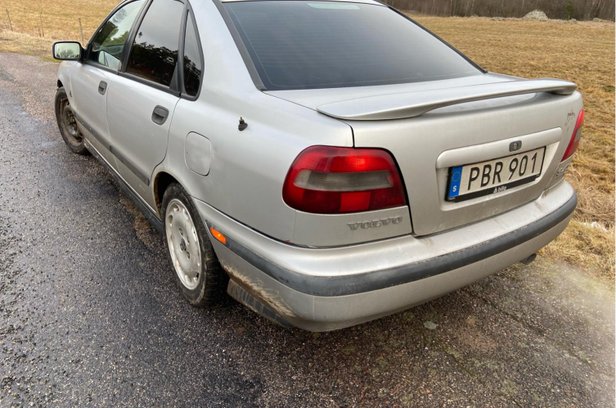 Volvo S40 1.8i, bra bruksbil! Bes,skattad,nya däck. säljes i Köping ...