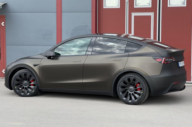 Tesla Model Y Performance AWD - MOMSBIL säljes i Uppsala | Blocket
