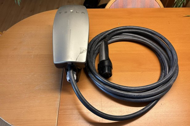 Tesla Wall Connector gen 2 säljes i Norrtälje | Blocket
