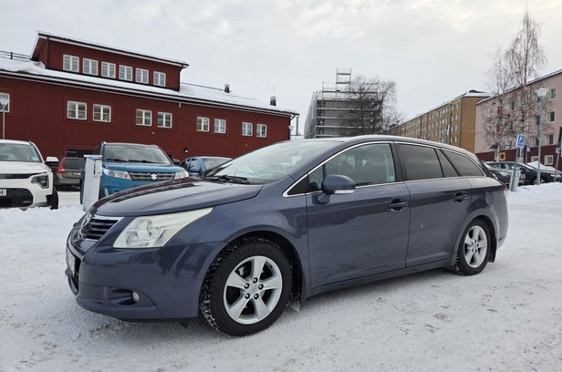 Toyota Avensis 2.0 Kombi Premium Panorama Navi Skinn säljes i Luleå ...