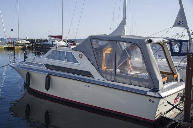 Motorbåt Coronet 26 family säljes i Helsingbo - såld eller borttagen