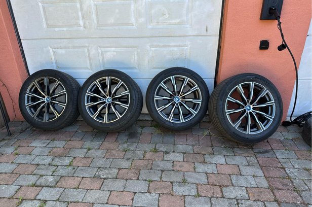 BMW X5 20 tums sommar + vinterdäck säljes i Malmö stad | Blocket