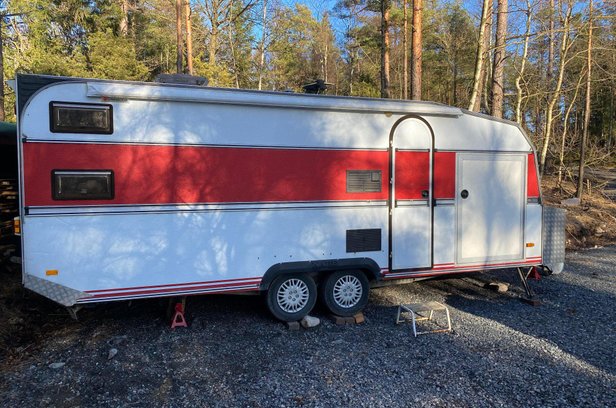 Husvagn med Cross garage Kabe Safir 590 GDL Årsm.1987 säljes i Ale ...
