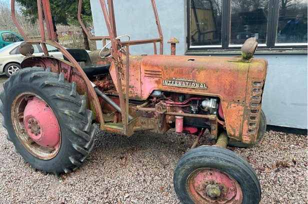 McCormick International 250 (1962) säljes i Ö - såld eller borttagen