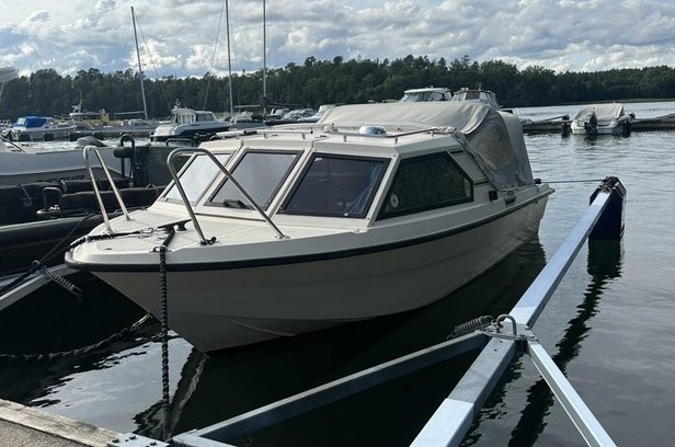 Uttern 520 HT 115hk 2-takt Mariner säljes i Nynäshamn | Blocket