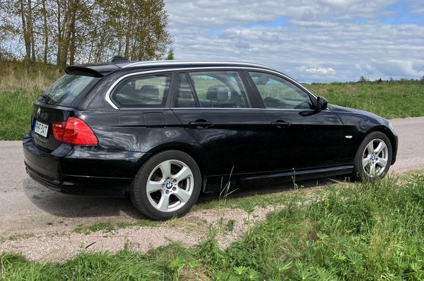 BMW 320 d xDrive Touring säljes i Karlstad | - såld eller borttagen