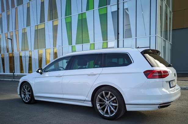 Volkswagen Passat R-Line 2019 säljes i Sundbyberg | Blocket