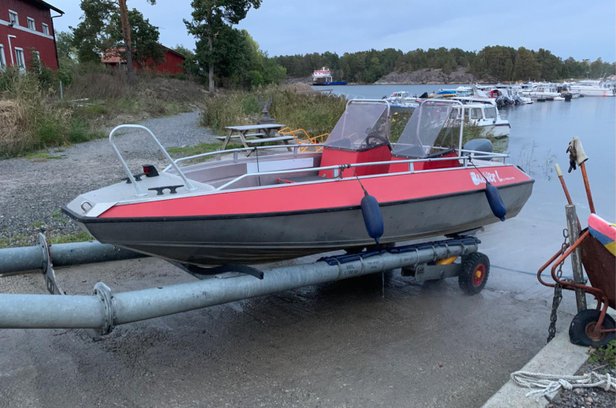 Buster L med Yamaha 50 hkr fyrtakt säljes i Värmdö | Blocket